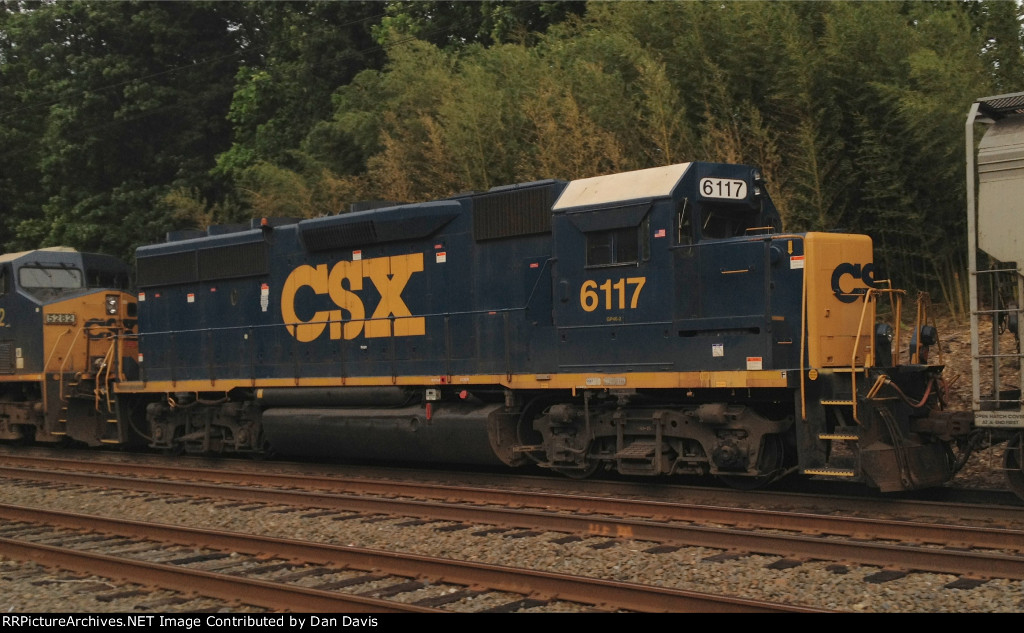 CSX GP40-2 6117 trails on Q410-27